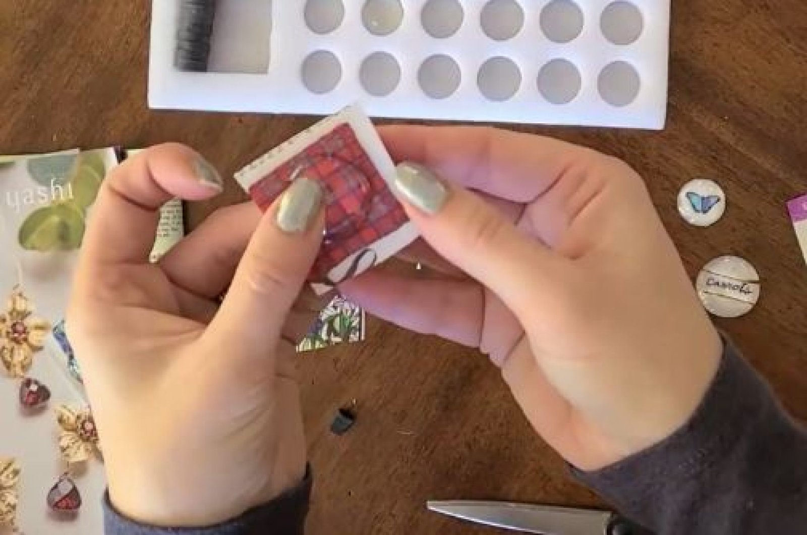 How to Make Glass Magnets in 7 steps - FUN DIY - The Hairy Potato